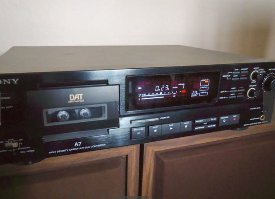 Uma viagem pelos 100 anos de história do áudio - HT & Casa Digital